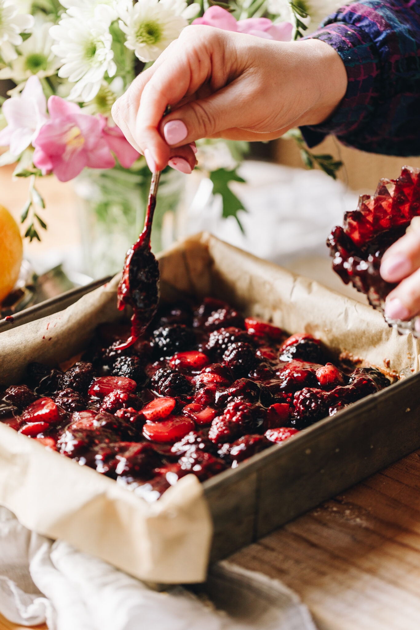 Berry Oat Crumble Slice - WhānauKai